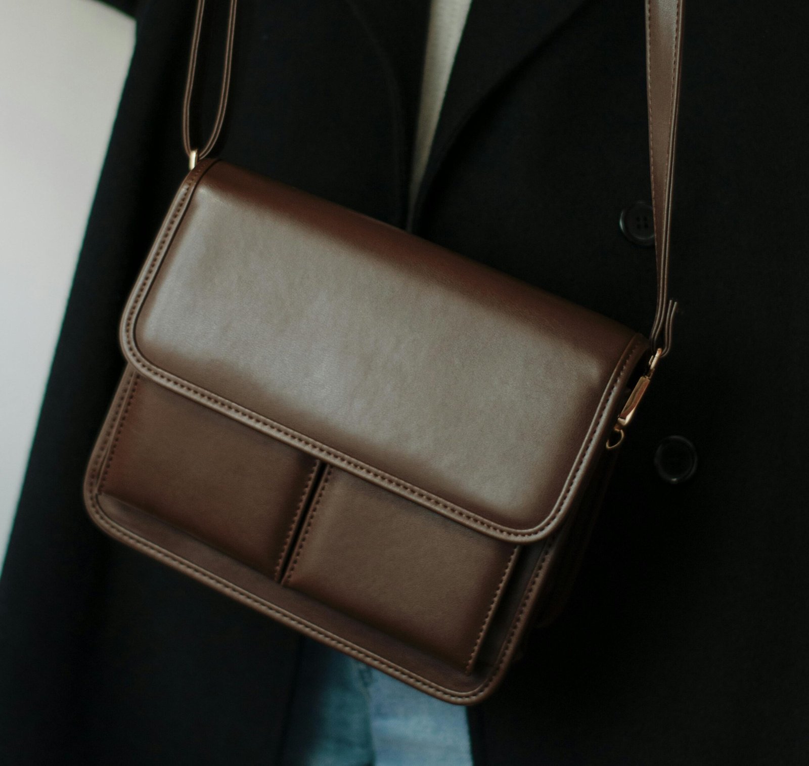 4 Tips to Style Small Handbags for Any Occasion